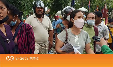 ពលរដ្ឋ ប្រមាណ ជិត ៥០ គ្រួសារ រស់នៅជើងភ្នំ សំពៅផ្ទុះការតវ៉ា បន្ទាប់ពីអាជ្ញាធរជូនដំណឹងឲ្យរុះរើផ្ទះ