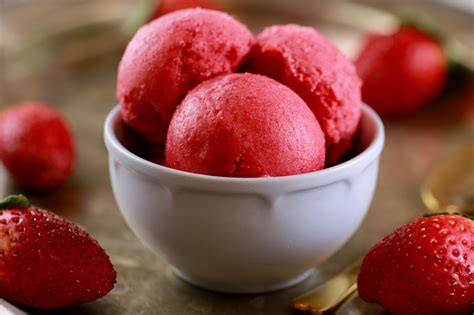 Strawberry Frozen Yogurt Recipe No Machine Gemmas Bigger Bolder Baking