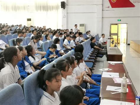 广西“大手拉小手，科普报告希望行”科普专题讲座在我校举行 钦州市第一中学 新版网站