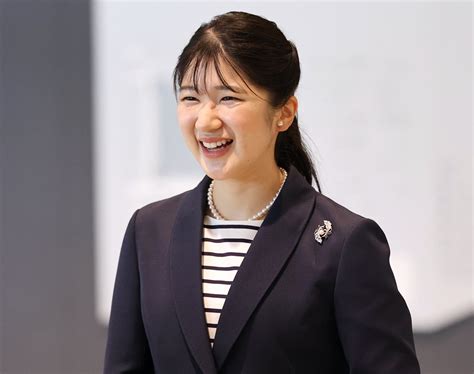 愛子さま 那須どうぶつ王国で着用された「黒バッグ」の“社会人らしい価格” 女性自身