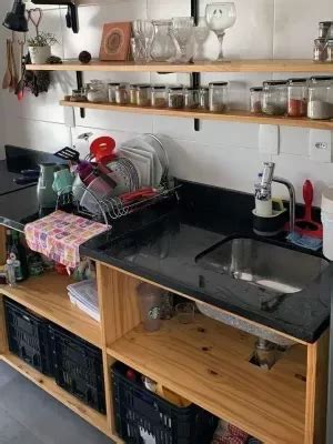 6 Ideias para Ocupar ou Esconder o Vão embaixo da Pia na Cozinha