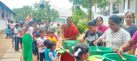 දනට ලැබුණු දෙයින් දරුවන්ට මහා දානයක් දෙයි Lankadeepa Online