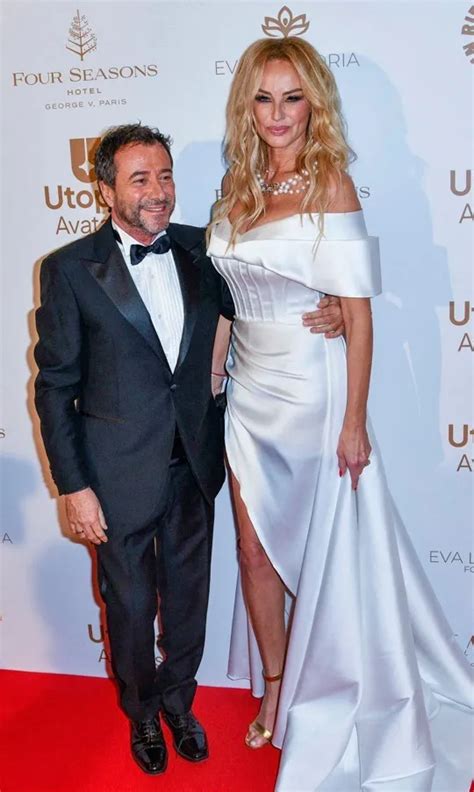 Adriana Karembeu 51 Ans Sa Somptueuse Robe Fendue Fait Tourner La