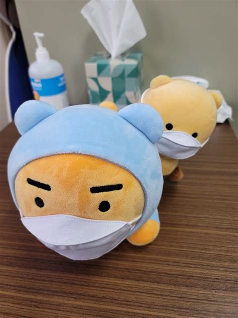 마스크를 쓴 라이언과 춘식이 뉴스트림