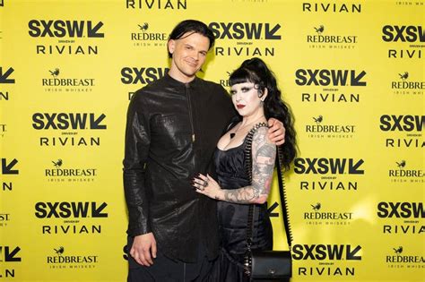 Kyra Sedgwick And Kevin Bacons Son Travis Unveils Must See Hair