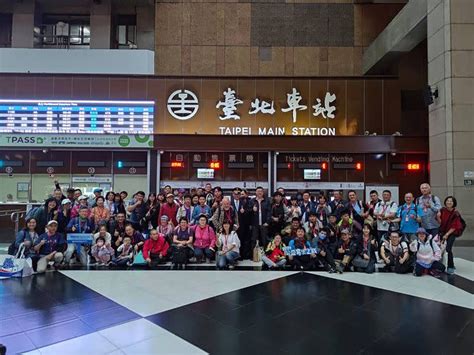 獨家台鐵總統花車公益寫生之旅 台灣菸酒公司前董事長蔡木霖當義工