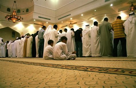 Joining Feet To Straighten Prayer Rows Is It A Sunnah The Humble I