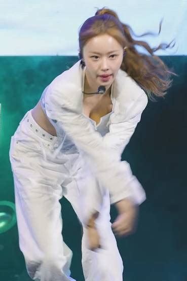 크롭 탑 가슴골 살짝 퀸즈아이 나린 Queenz Eye Narin 걸그룹 후방주의 후방사진 은꼴 야짤 움짤 Bj 걸그룹 후방게시판 커뮤니티 입니다