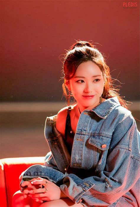 박지원 Park Ji Won ‘dm Mv Behind Fromis 9 Jiwon South Korean Girls