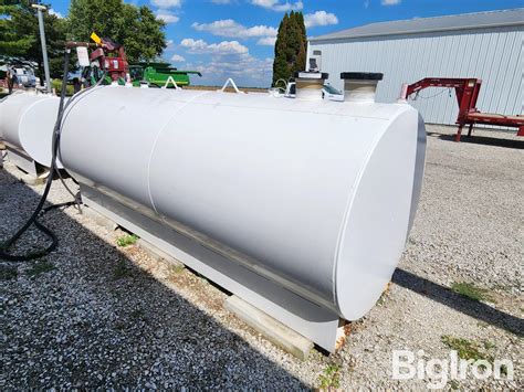 1000 Gal Fuel Tank Wpump Agriculture Bigiron