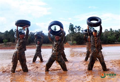 红土高原上这群兵哥哥战酷暑斗高温训练更火热 新闻中心 中国网