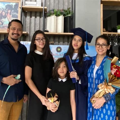 Detail Foto Wisuda Keluarga Koleksi Nomer