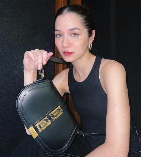 วี วิโอเลต ตอบชัด เจอถามเยอะสีตาสวยปัง ใส่คอนแทคเลนส์ยี่ห้ออะไร