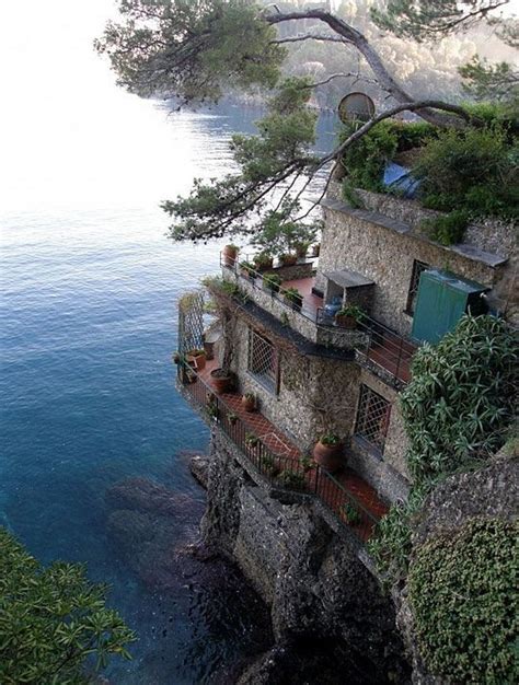 建在山上的建筑