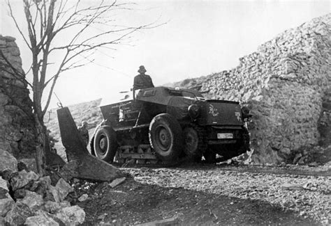 Бронеавтомобиль Saurer RK-7 11-й танковой дивизии вермахта во время ...
