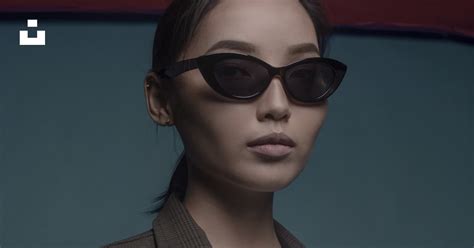 선글라스를 쓴 남자 사진 Unsplash의 무료 외투 이미지