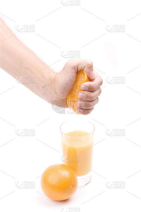 手橙汁垂直画幅橙色水果玻璃杯白色背景果汁饮料