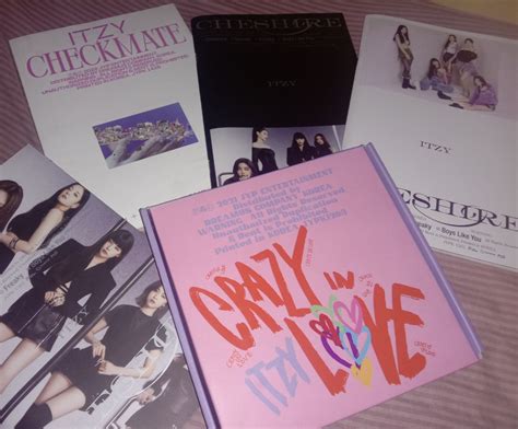 Itzy Unsealed Albums Set Checkmate Cheshire And Crazy In Love