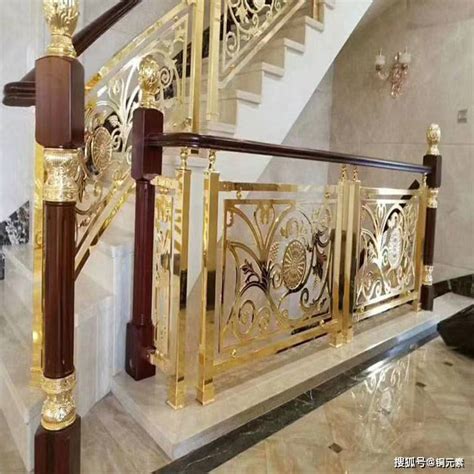 螺旋型金色铜艺楼梯 雕花铜栏杆经得起年代的变迁 搜狐大视野 搜狐新闻
