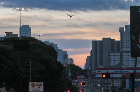 Domingo Amanhece Com Céu Aberto Mas Previsão é De Pancadas De Chuva