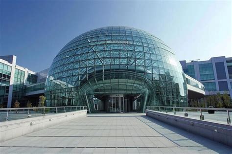 Premium Photo Spherical Glass Dome
