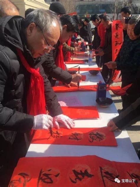 義寫春聯迎新春 翰墨飄香送祝福 每日頭條