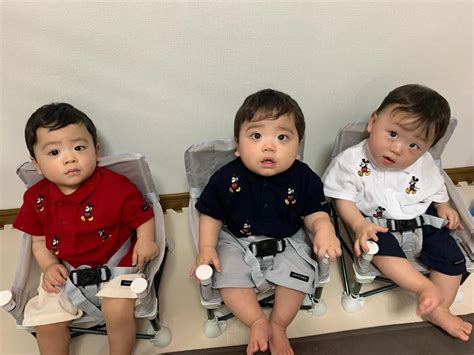 今週末で1歳👶🏻👶🏻👶🏻 ️ この一年、本当にいろんなことがあったし、三つ子と一緒にママも成長させてもらったな〜🥹 投稿したい動画がたくさん