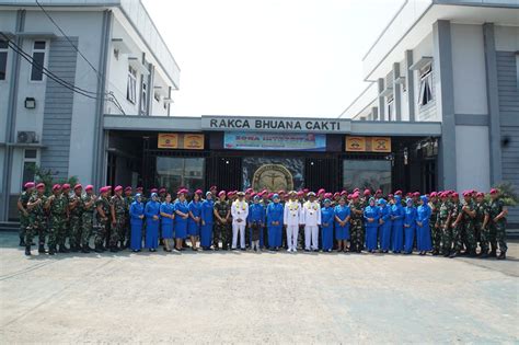 Komandan Batalyon Arhanud 1 Marinir Melepas Prajurit Yang Purna Tugas