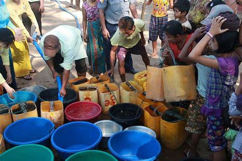 ေႏြရာသီေသာက္သံုးေရရွားပါးမႈဒဏ္ခံေနရသည့္ ဘီလူးကြၽန္းေဒသကျပည္သူမ်ား ဓာတ္ပံု