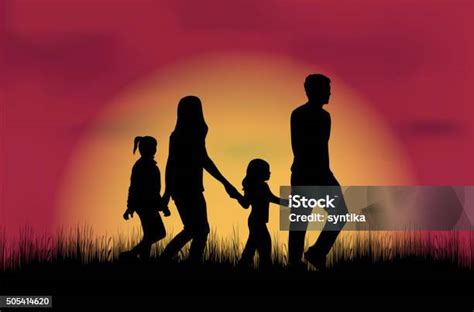 Ilustración De Familia Siluetas En La Naturaleza Y Más Vectores Libres