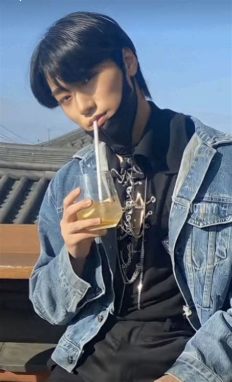 Pin Tillagd Av ꙳ 🄱🄱🅄🄱🄻🄴🄹🄾🄾🄽🄶 ꙳ ˙ᵕ˙ På Ateez