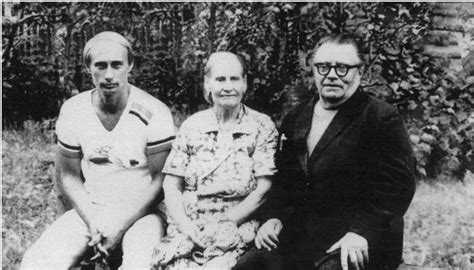 Где родился Владимир Путин и кто его родители?