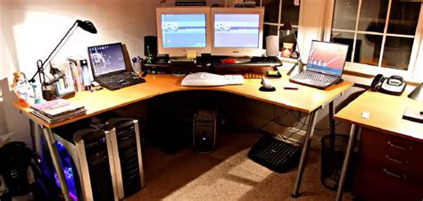 How To Maximize Desk Space With Multiple Monitors Easy Tips