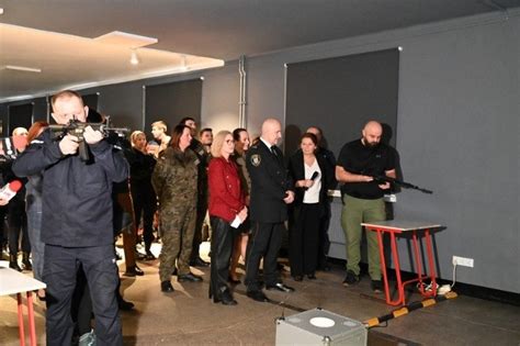 Wirtualna Strzelnica W Rudzie Śląskiej Szkolenia Strzeleckie Dla