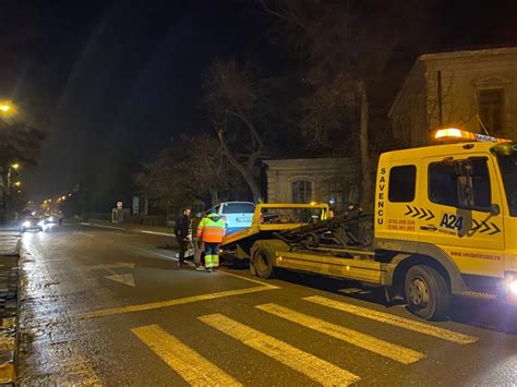 Accident produs de un începător o tânără a fost transportată la spital GALERIE FOTO