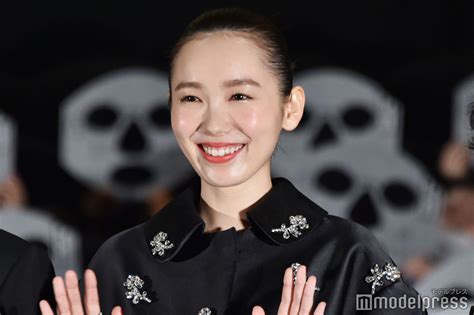 画像2931 飯豊まりえ、ネットニュース化を懸念 高橋一生が即フォロー＜岸辺露伴 ルーヴルへ行く＞ モデルプレス