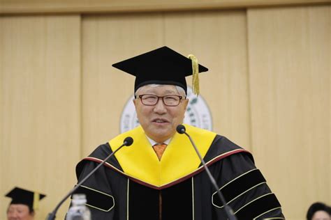 이인정 ‘아시아산악연맹 회장에 명예박사 수여