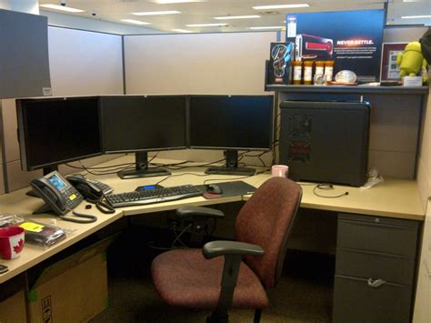 Photo Tour Of The Eyefinity Setups Team Radeon Uses At Work — Icrontic