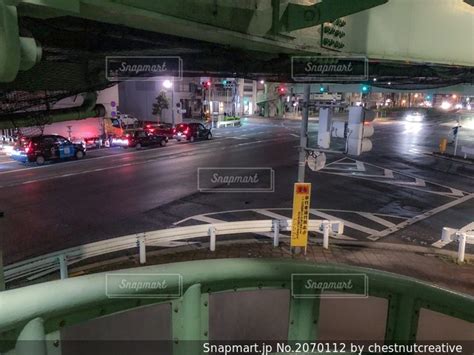 雨の帰路の写真画像素材 Snapmartスナップマート