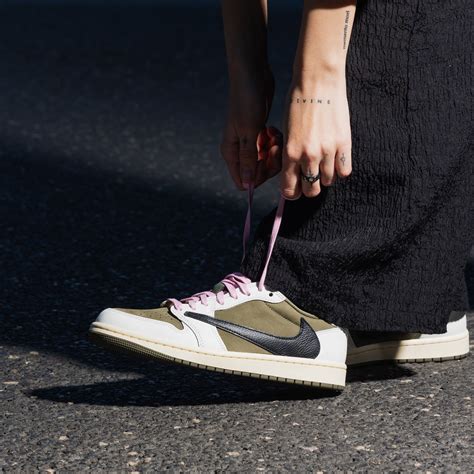 Air Jordan 1 Low Rdrop