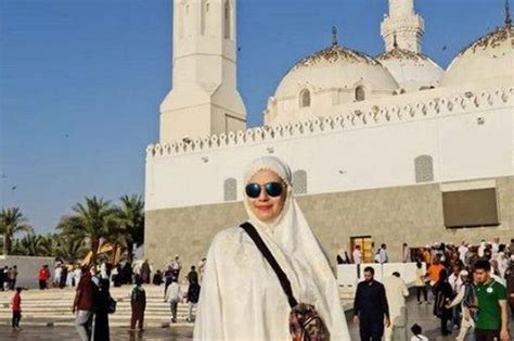 Sosoknya Bak Hilang Ditelan Bumi Artis Cantik Ini Pilih Berhijrah Usai