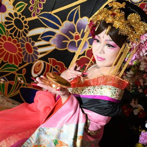 Instagram Dressed Like An Oiran In Kyoto Oiran Maiko Kyoto Aoi