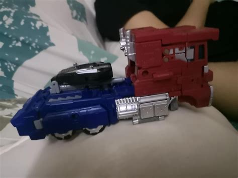 Animated Optimus R Transformers