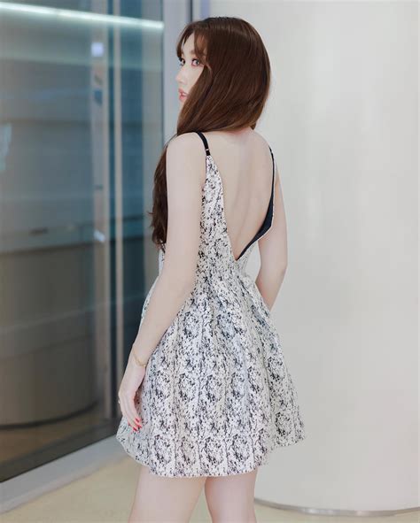 ยอมแล้ว เบสท์ รักษ์วนีย์ ยิ่งโสดยิ่งสวย เปิดโหมดเซ็กซี่ในชุดโนบรา
