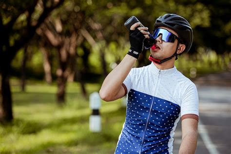Premium Photo Cyclist Drink Water After Exercising