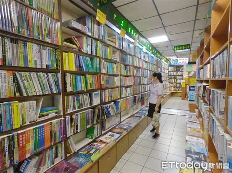 影／建弘書局最後1周！資深員工「半輩子都在這」把書店當第2個家 Ettoday房產雲 Ettoday新聞雲