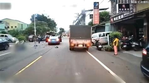 台南驚悚車禍！女騎士遭2大車包夾 當場慘死 東森最即時最快速新聞