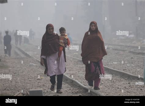 Lahore Pakistan 7th Nov 2017 A View Of The Thick Smog Engulfs Whole The Provincial Capital