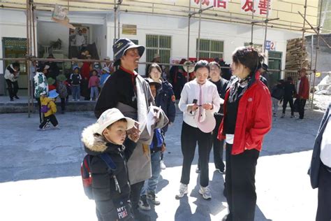 巾帼送暖，与爱同行——州妇联党组书记、主席向秋杰赴金川县开展托底性帮扶及控辍保学工作阿科里乡阿坝就业