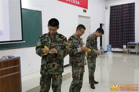 学生在性教育课上与老师进行互动